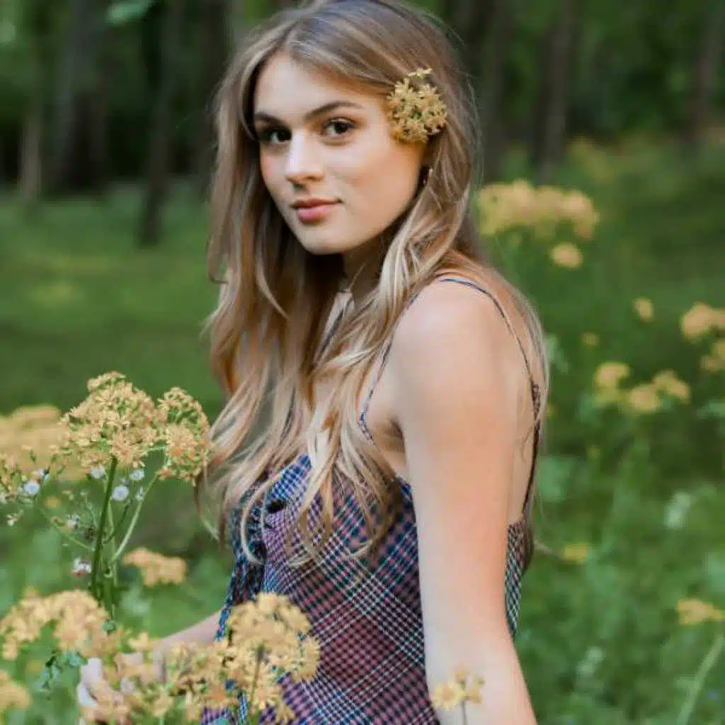 Sarah Cothran - Love Story | Play on Anghami