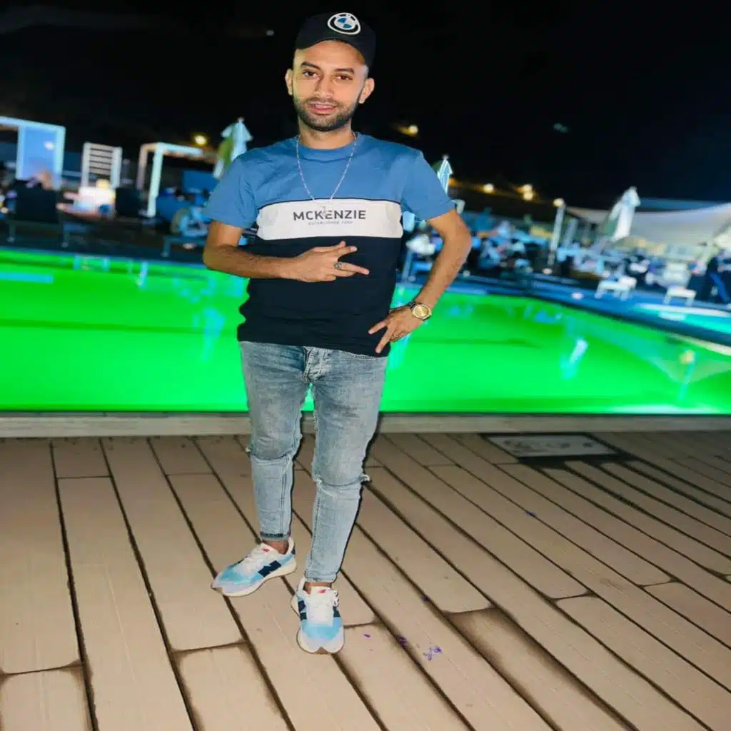 ‏يحبوني مينوطي من شاب ميدو Cheb Midou | استماع على أنغامي